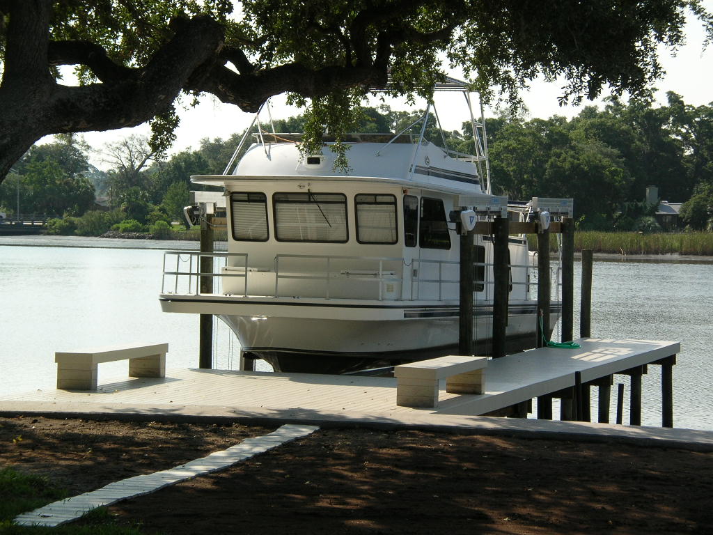 Custom Lifts - DECO Boat Lifts