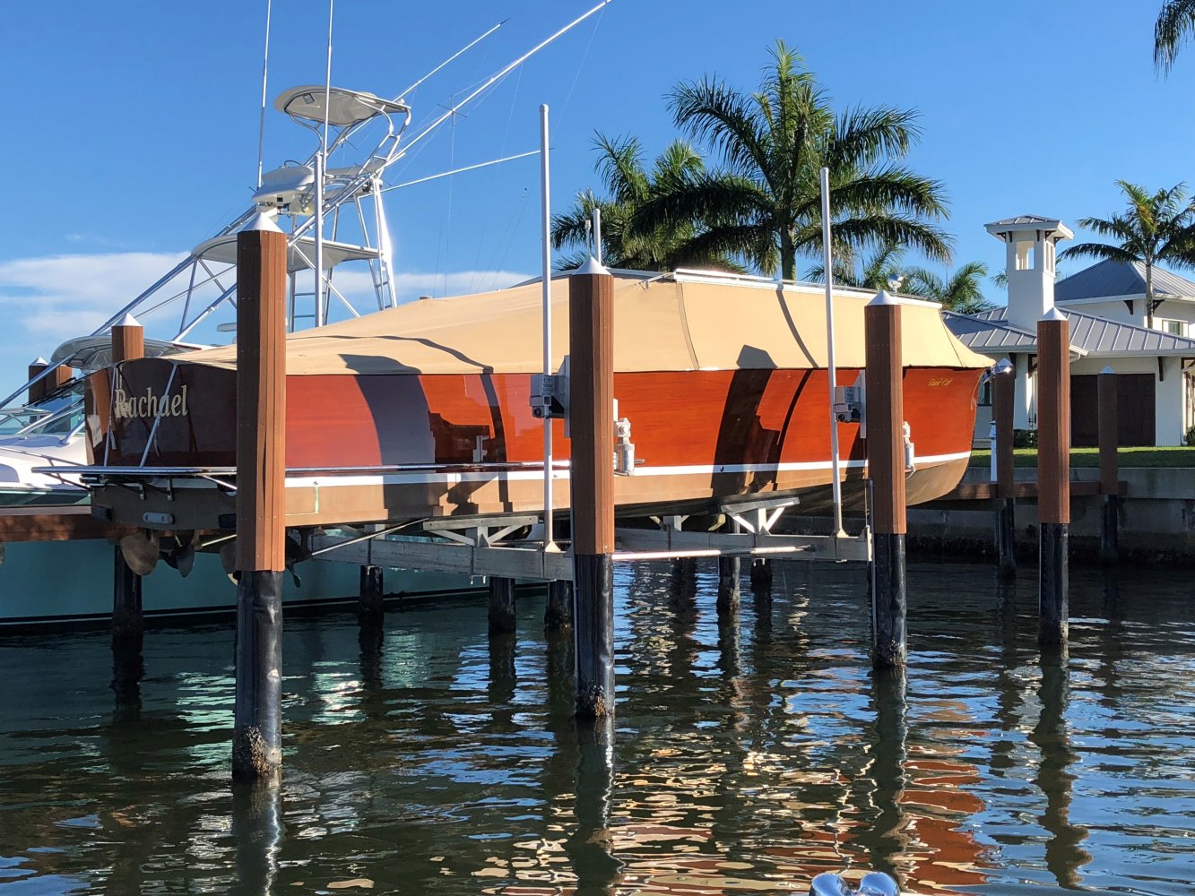 Beamless Lifts - DECO Boat Lifts