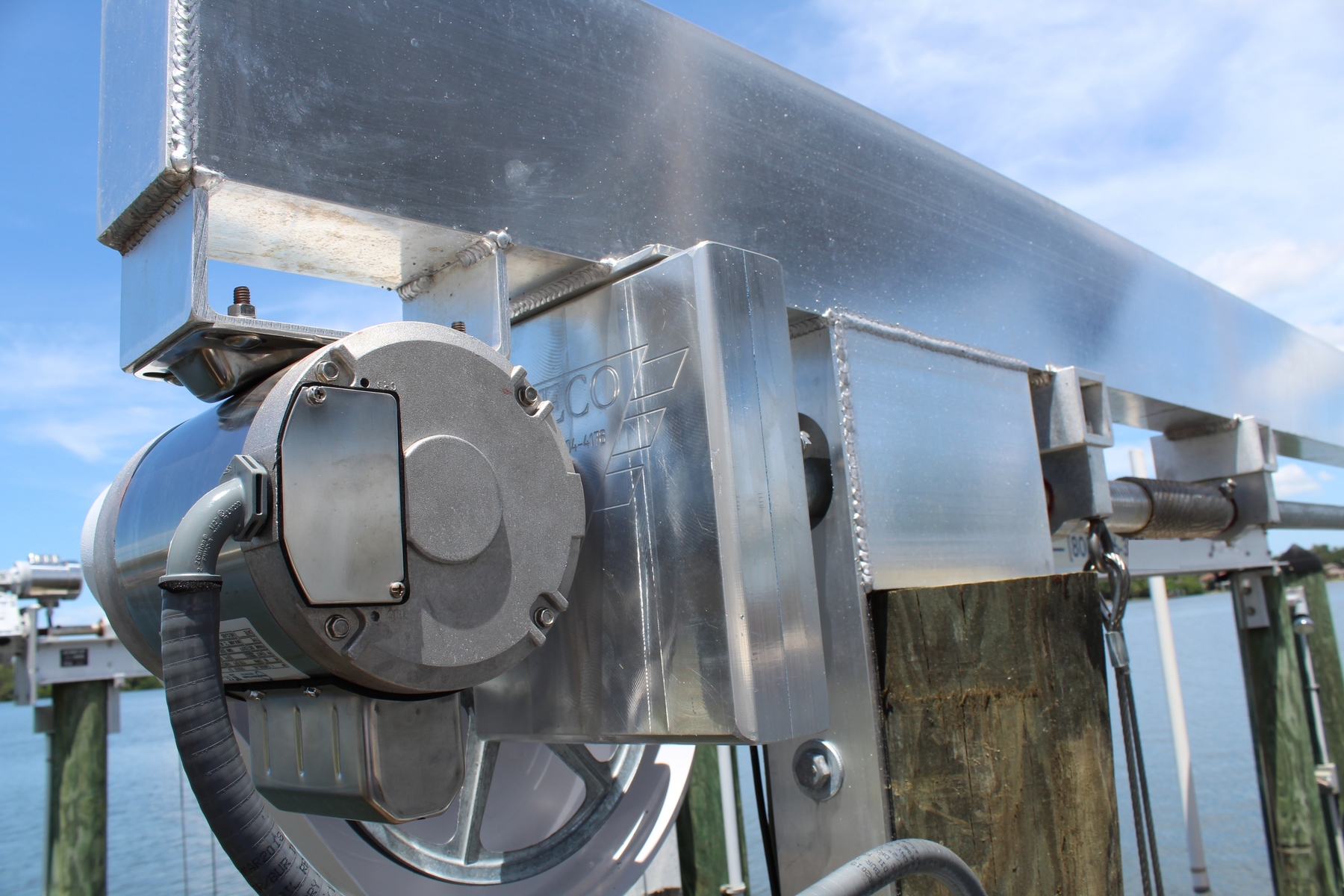 DECO Lifts - DECO Boat Lifts