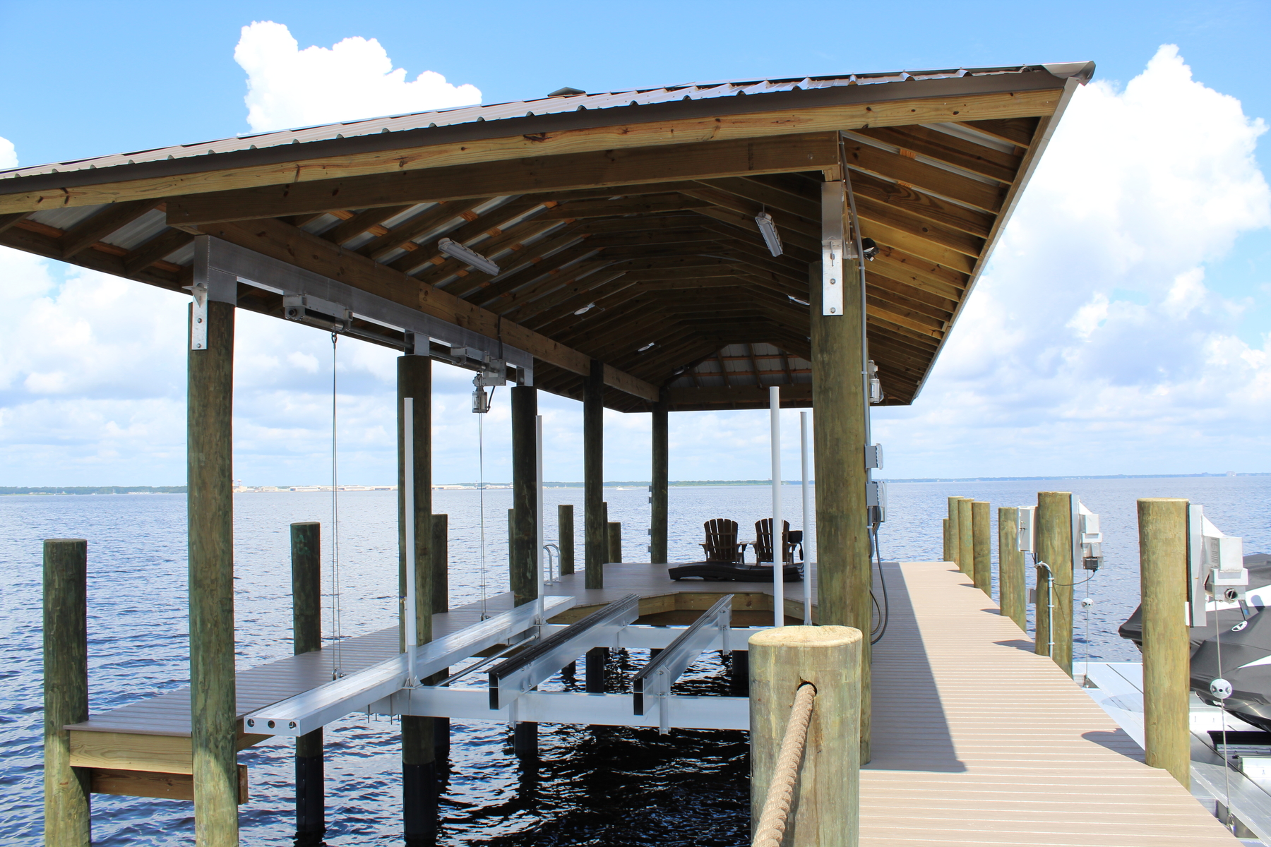 Boathouse Lift Panama City Beach FL | DECO Boat Lifts